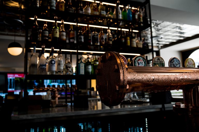 southern-cross-hotel-bar - Southern Cross Hotel